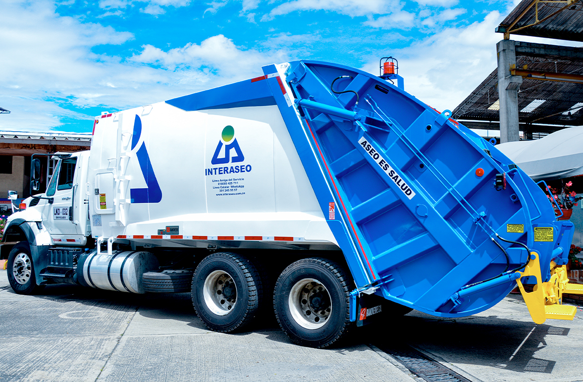 ENTREGA DE VEHICULO RECOLECTOR DE RESIDUOS A INTERASEO – Ramonerre S.A.S.